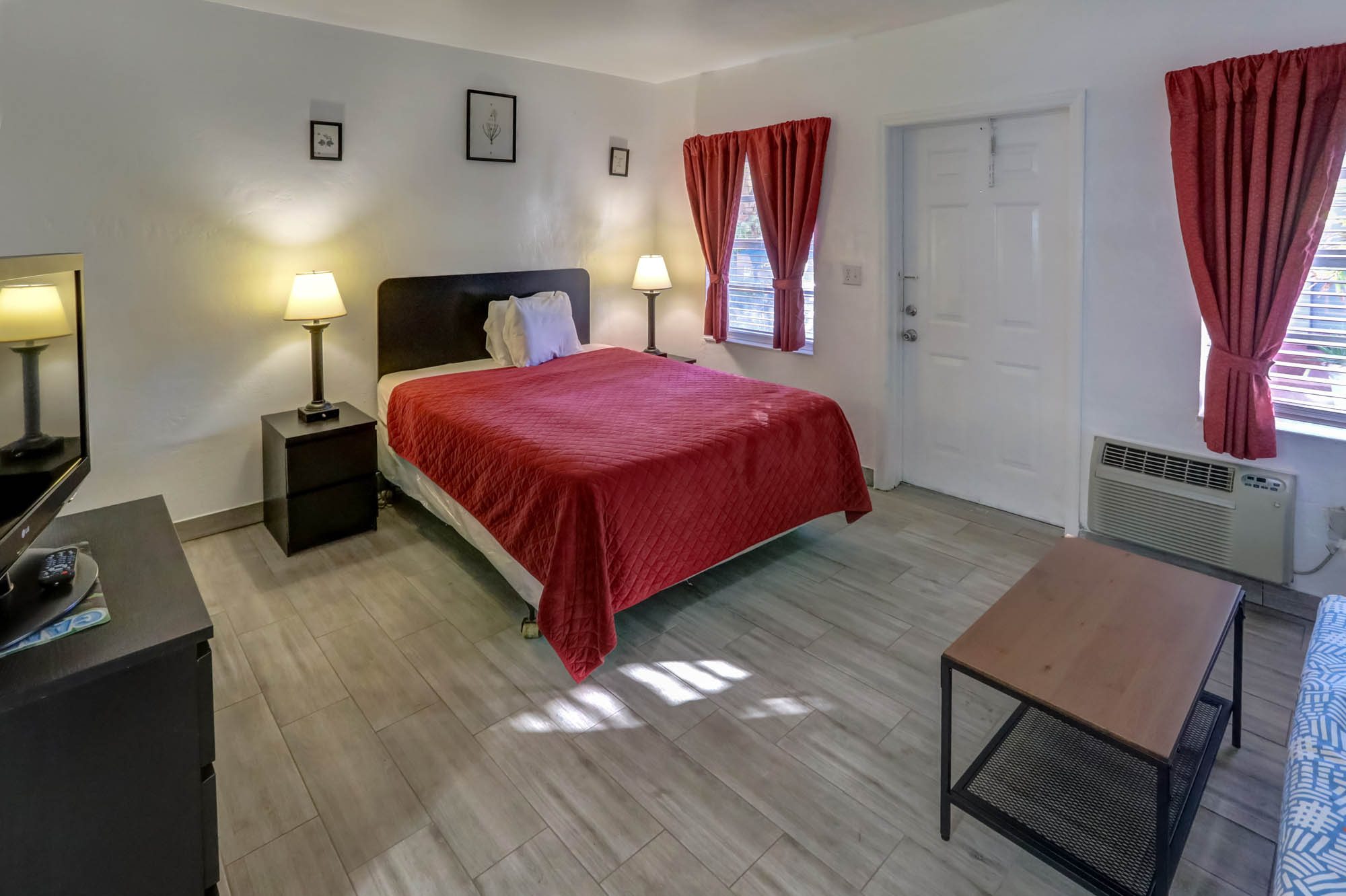 Small efficiency - Richard's Motel Extended Stay