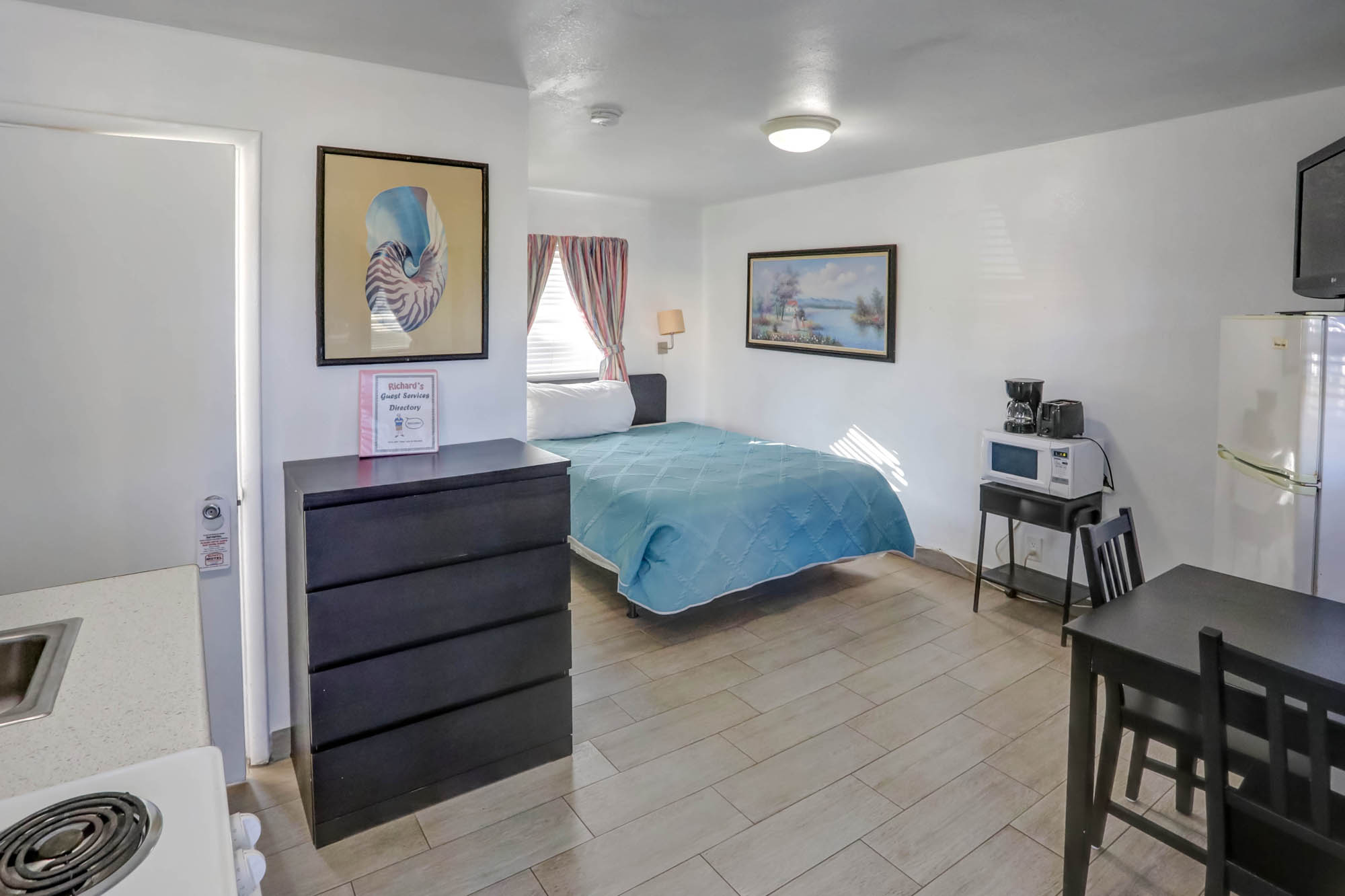 Small efficiency - Richard's Motel Extended Stay